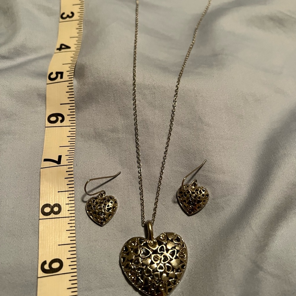 Beautiful Set Of Silver Heart Shape Jewelry - Gem